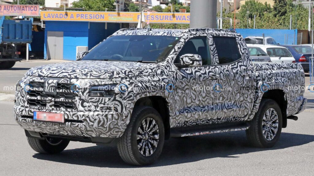 Mitsubishi L200 2023: imágenes espías revelan cambios en la apariencia - Gossip Vehiculos