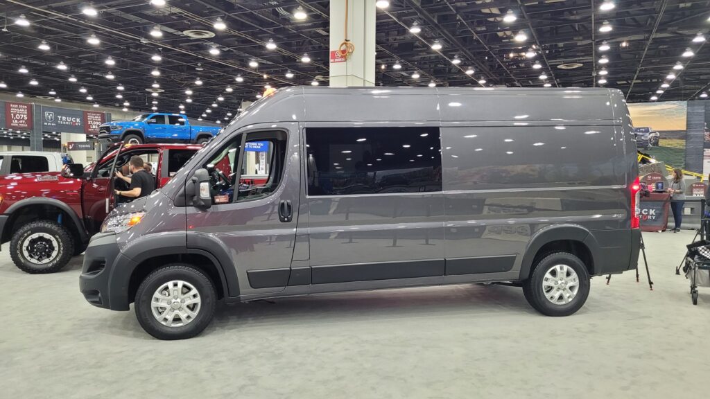 Ram ProMaster 2023 debutó en Motor City en el Detroit Auto Show ...