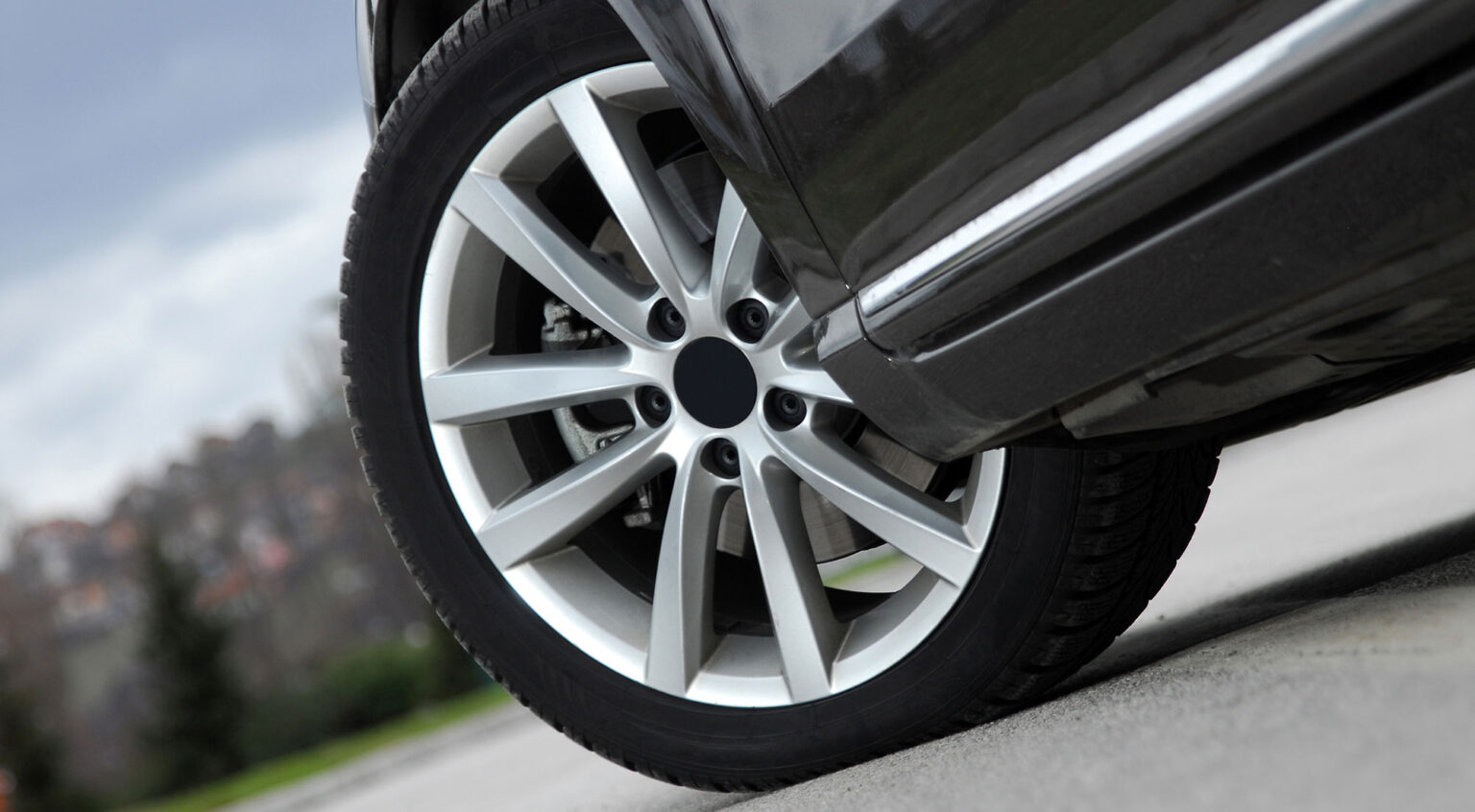 Cómo cambiar una llanta de carro - Gossip Vehiculos