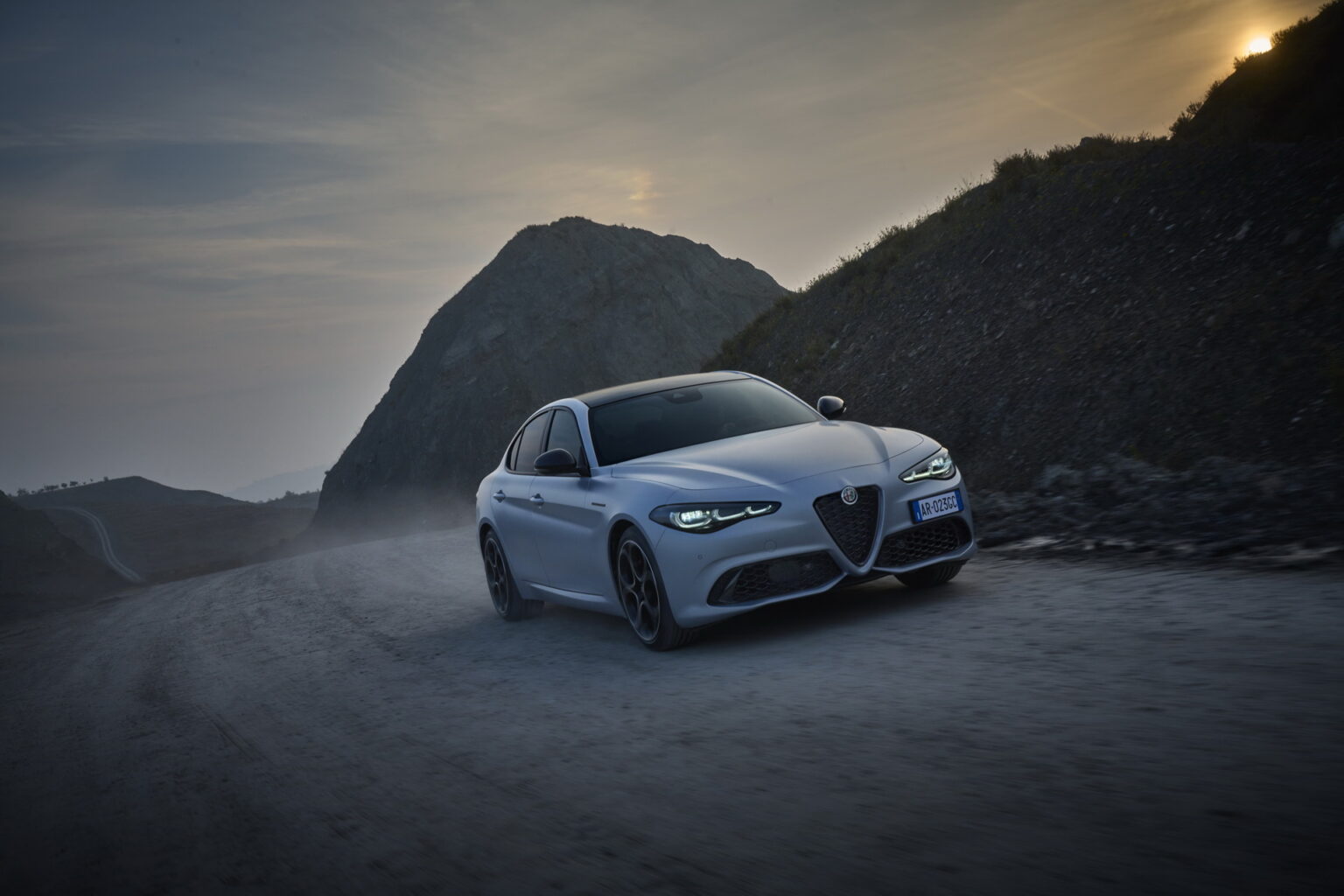 Alfa Romeo Giulia y Stelvio 2023 renovados con luces Matrix LED ...