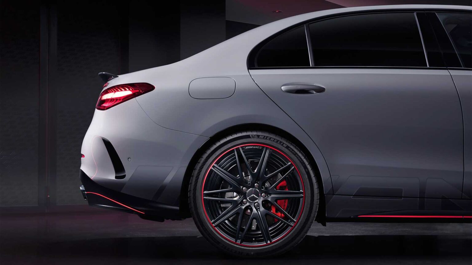 Presentan el Mercedes-AMG C 63 F1 Edition con apariencia más llamativa ...