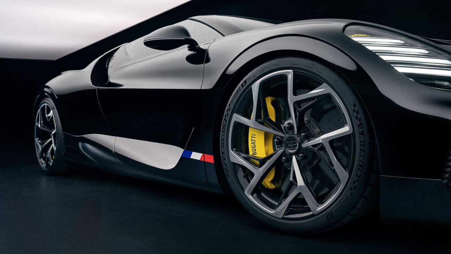 Bugatti Mistral Roadster llegará a una velocidad máxima de 261 MPH ...