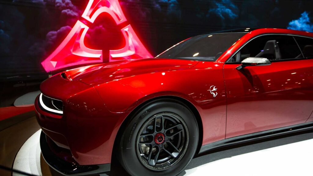 Presentan el Dodge Charger Daytona SRT Stryker Red con nueve salidas de ...