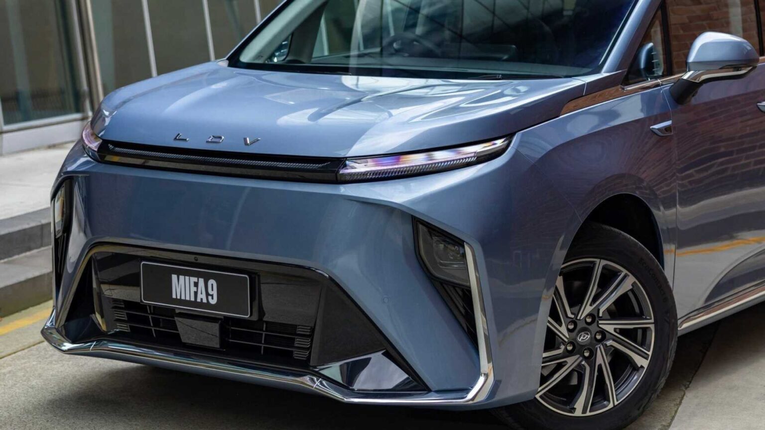 La minivan de lujo LDV Mifa 9 EV 2023, con orígenes chinos aspira a ser ...