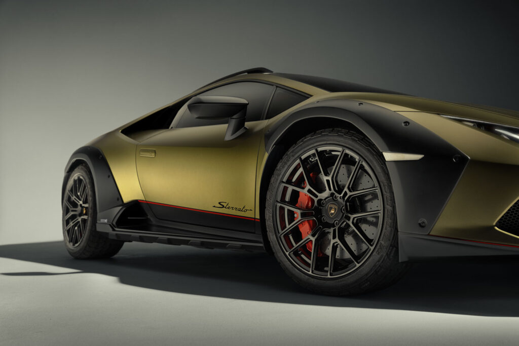 Porsche 911 Dakar Vs Lamborghini Huracan Sterrato ¿Cuál es mejor ...