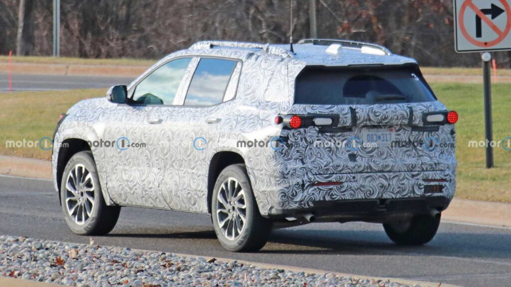 El Chevrolet Equinox 2025 con motor de combustión es espiado por ...