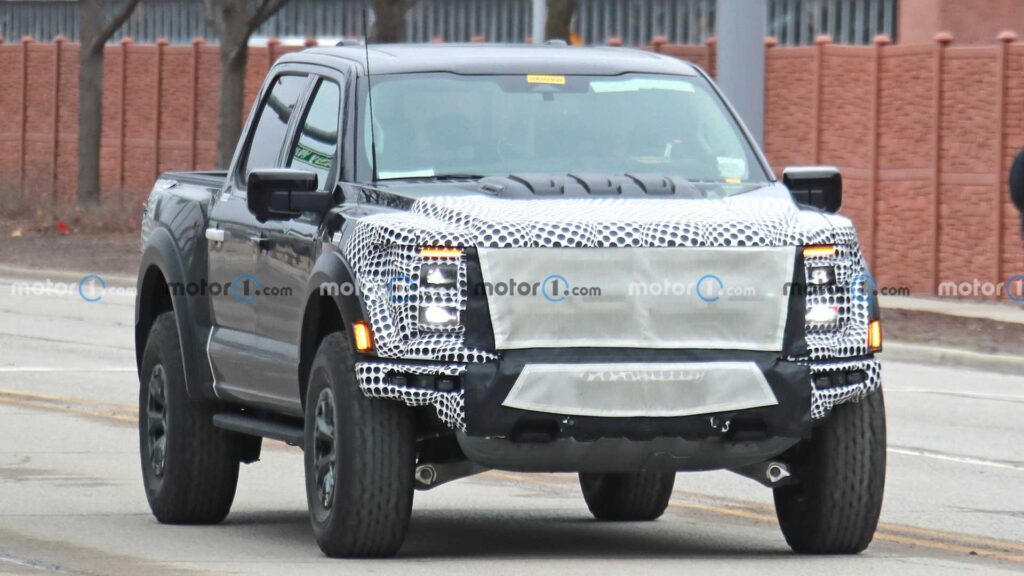 Spy images of the Ford F-150 Raptor R with updated styling - New ...
