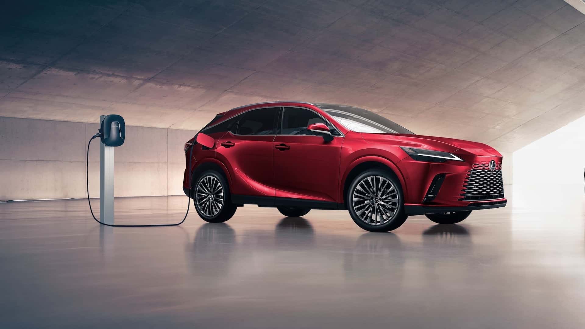Lexus RX 450h+ 2024: Debuta con potente motor híbrido enchufable de 304 HP