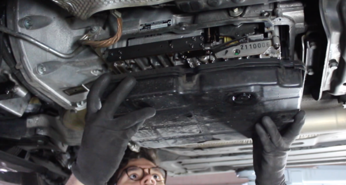 Cómo cambiar aceite y filtro de caja automática - Gossip Vehiculos