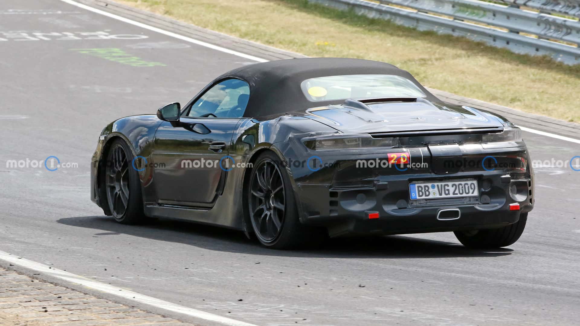 Porsche Boxster EV 2025: Un Primer Vistazo al Innovador Diseño Dual-Screen
