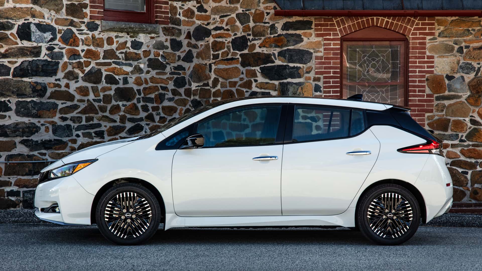 El Nissan Leaf 2025: El Auto Eléctrico Más Económico de EE.UU.
